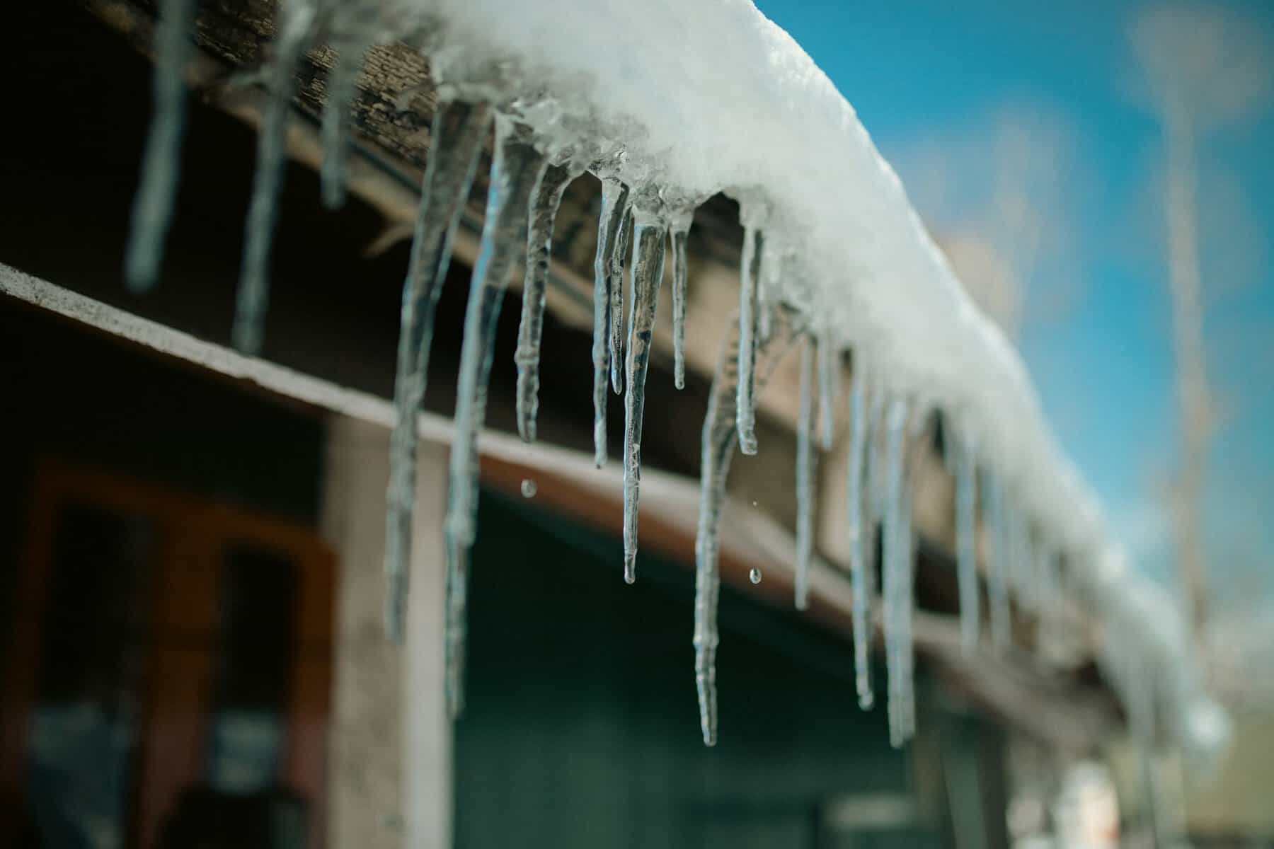 Spot Winter Roof Collapse Signs in Dover